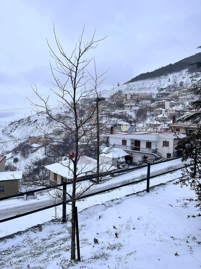 Λάρισα: Εικόνες από το χιονισμένο Λιβάδι Ολύμπου (φωτ & βίντεο ...