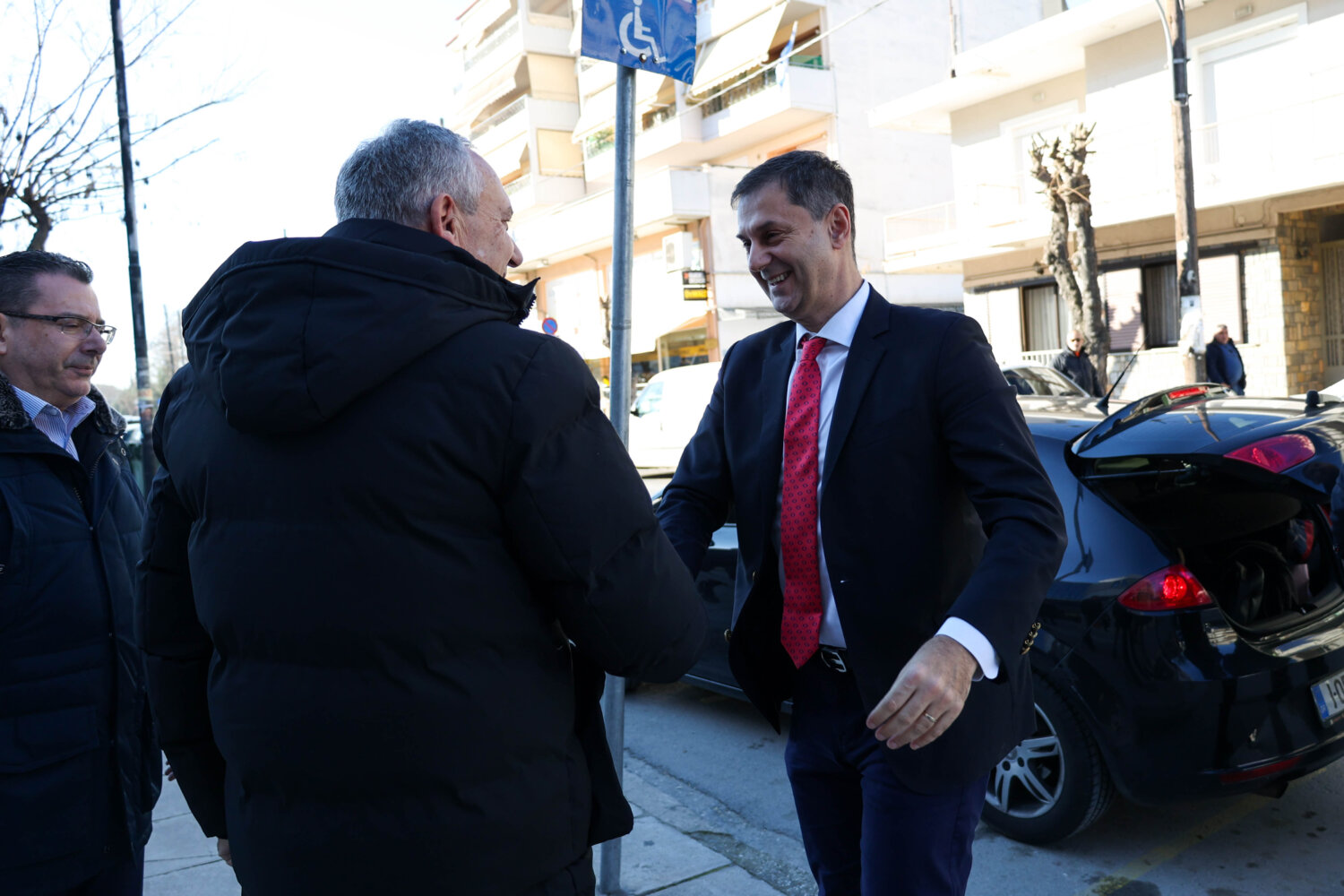 Στη ΔΟΥ Λάρισας ο υφυπουργός Χάρης Θεοχάρης (φωτ.) - larissanet.gr