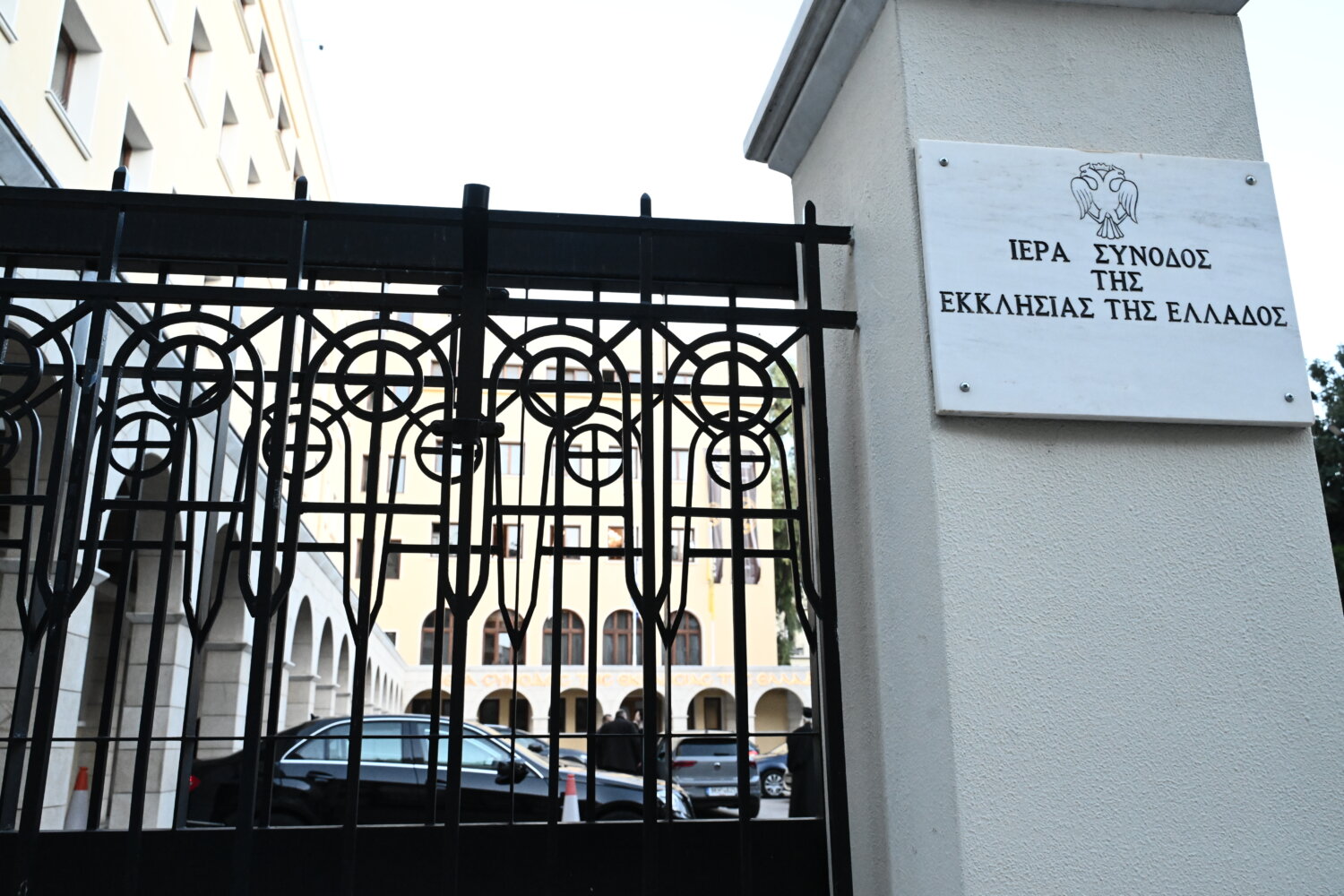 Ομόφωνο «όχι» από την Ιεραρχία της Εκκλησίας για γάμο και τεκνοθεσία ...