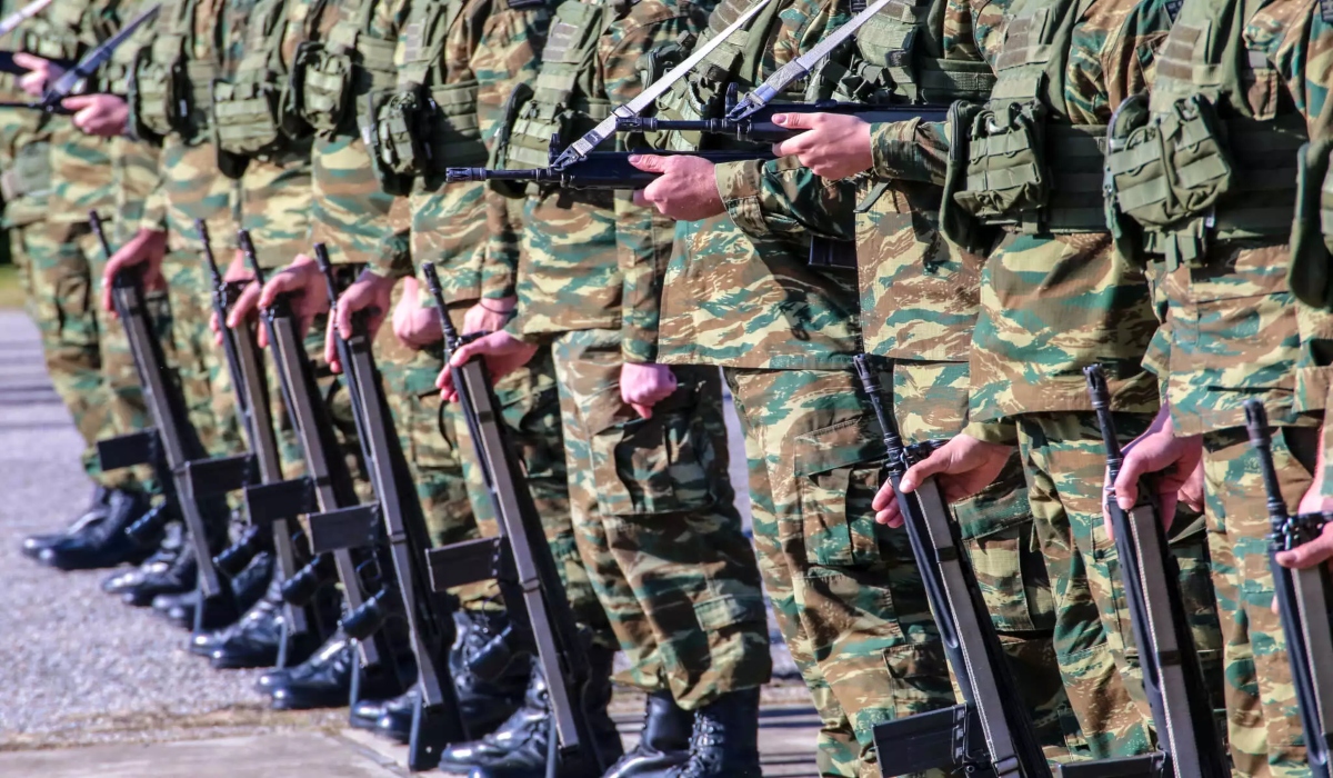 Στρατιωτική θητεία: Οι αλλαγές που εξετάζονται για να «διαλυθεί» το ...