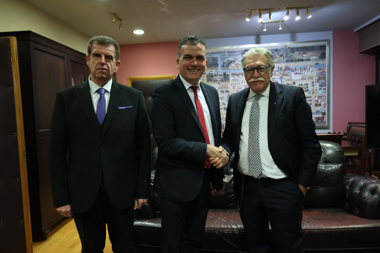 Στο δήμαρχο Λαρισαίων ο πρόεδρος του ΚΙΣ (φωτ. & βίντεο) - larissanet.gr