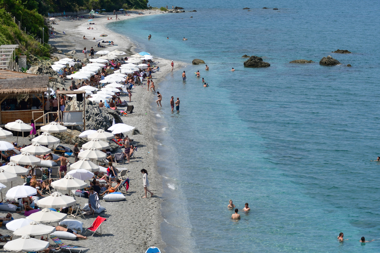 Αυτές είναι οι παραλίες με τα πιο ζεστά νερά - Δείτε τους χάρτες ...