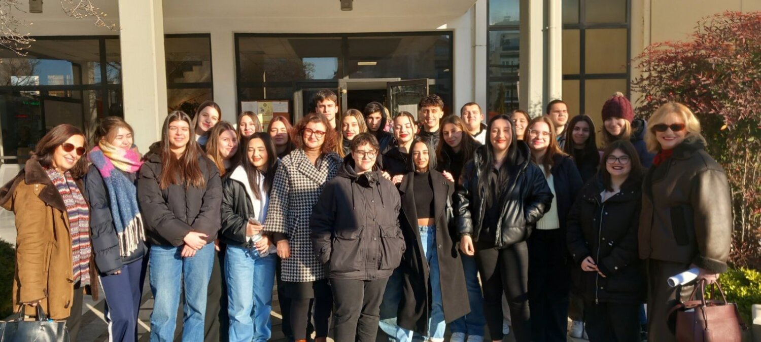 Παρουσίαση του 13ου ΓΕΛ Λάρισας στην εκδήλωση Ολοκαυτώματος των Εβραίων ...