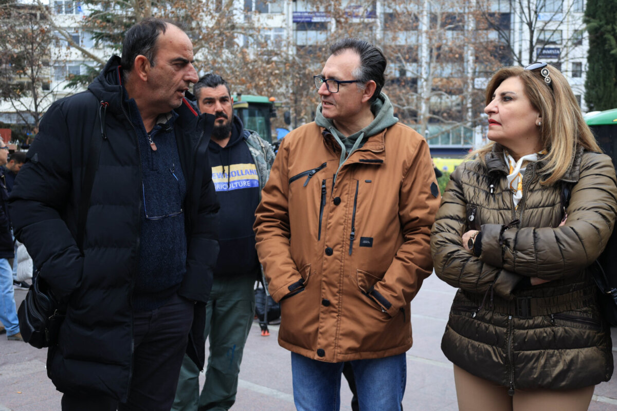 Ευ. Λιακούλη σε αγρότες στην Κεντρική Πλατεία Λάρισας: Απαιτείται ...