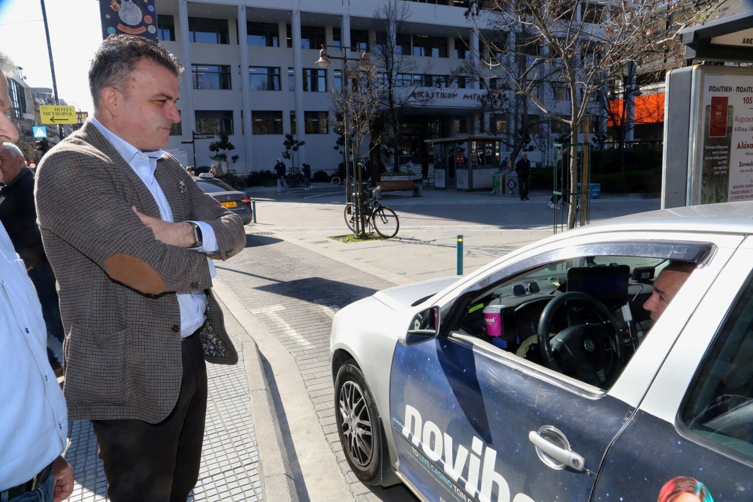 Με ταξί στους κεντρικούς δρόμους της Λάρισας ο Δήμαρχος Λαρισαίων ...