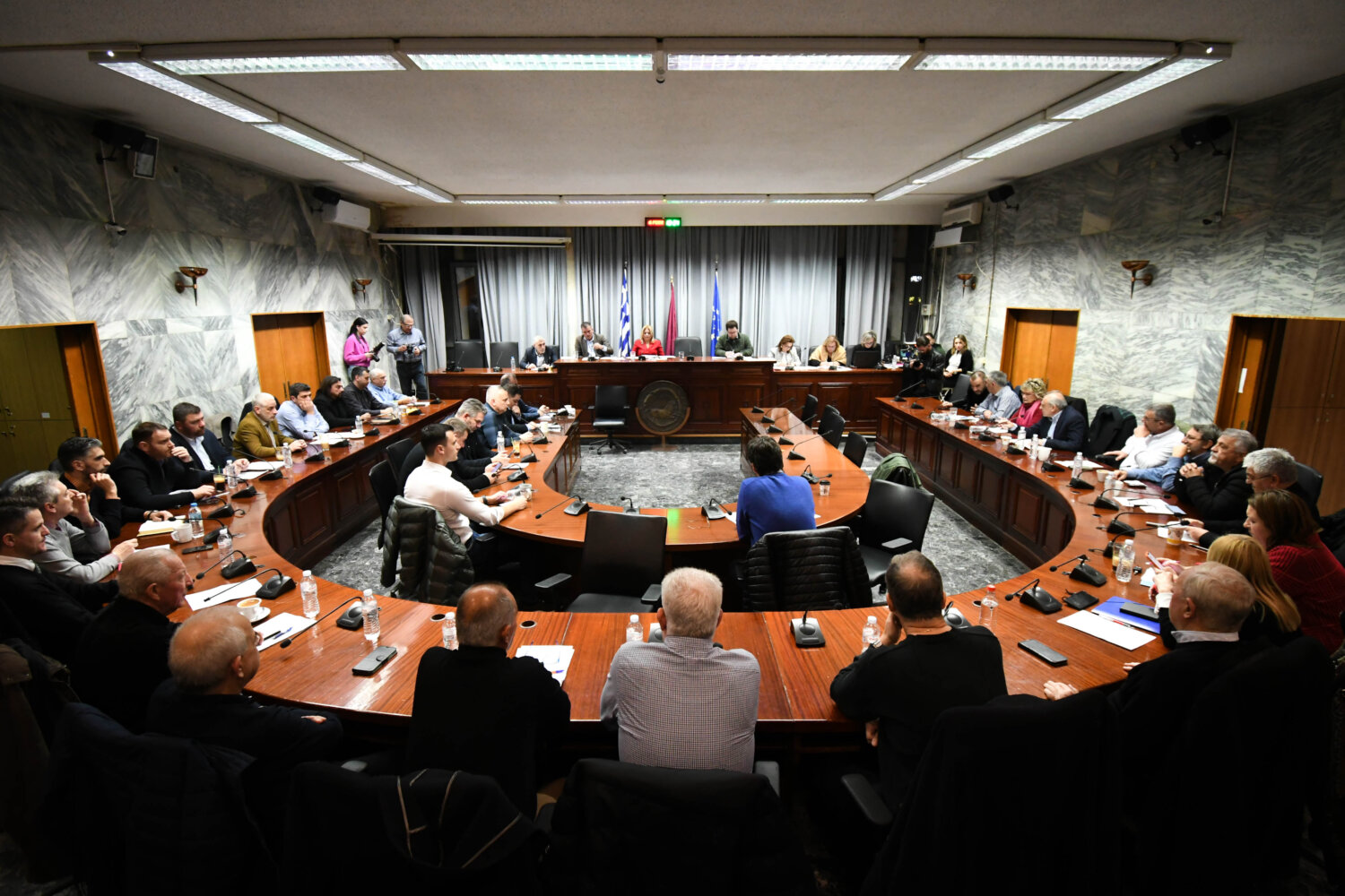 Δημοτικό Συμβούλιο: Αντιπαράθεση για τις κορίνες σε Παπαπαναστασίου και ...