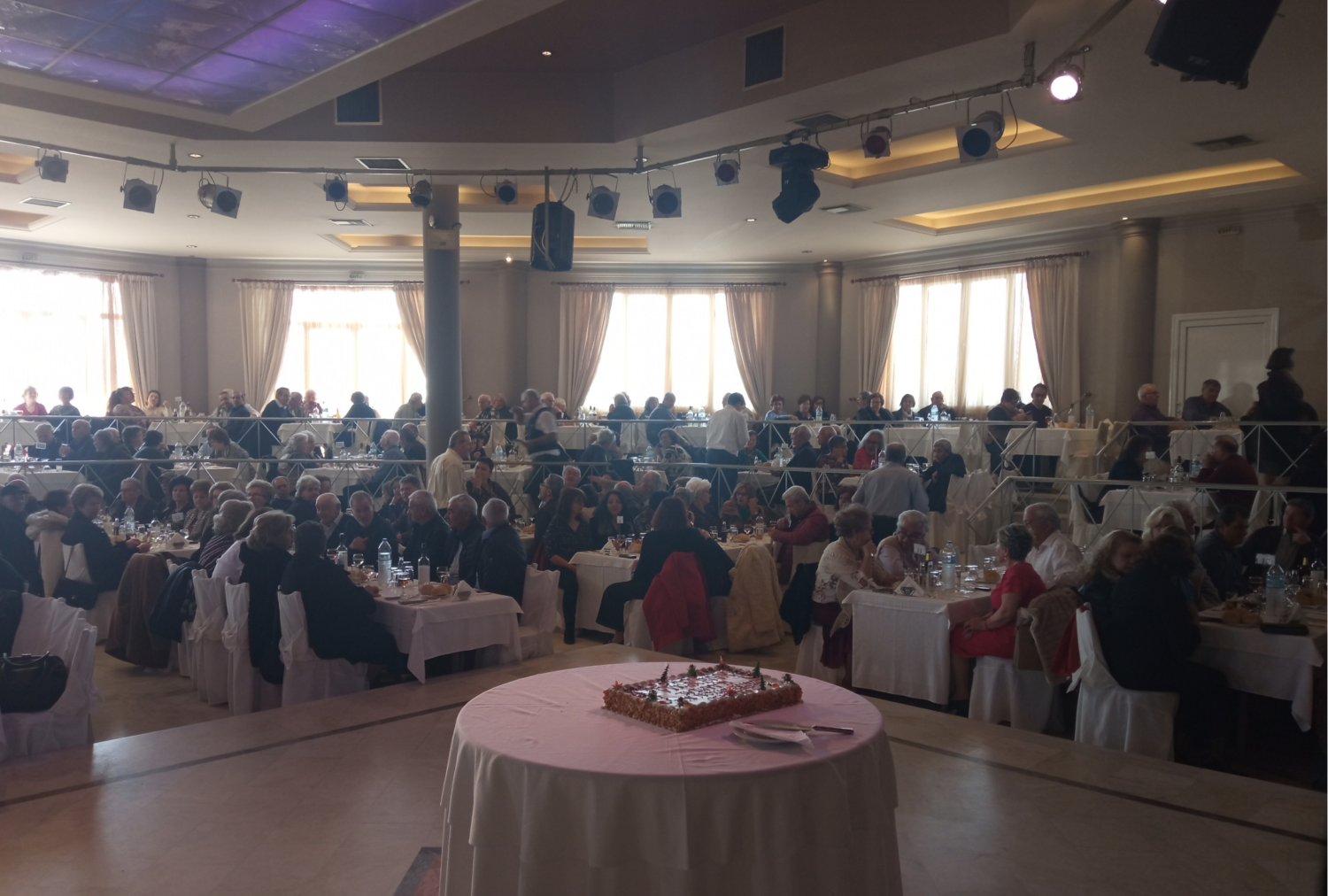 Ετήσιος χορός και κοπή πίτας για τους Συνταξιούχους ΙΚΑ ν. Λάρισας ...