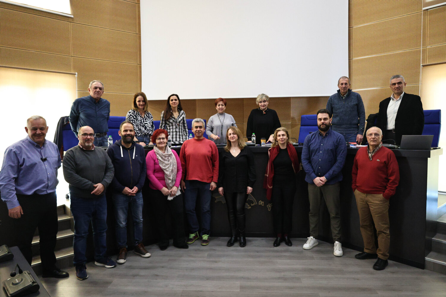 Υποστελέχωση και υποχρηματοδότηση των υπηρεσιών στις Περιφέρειες ...