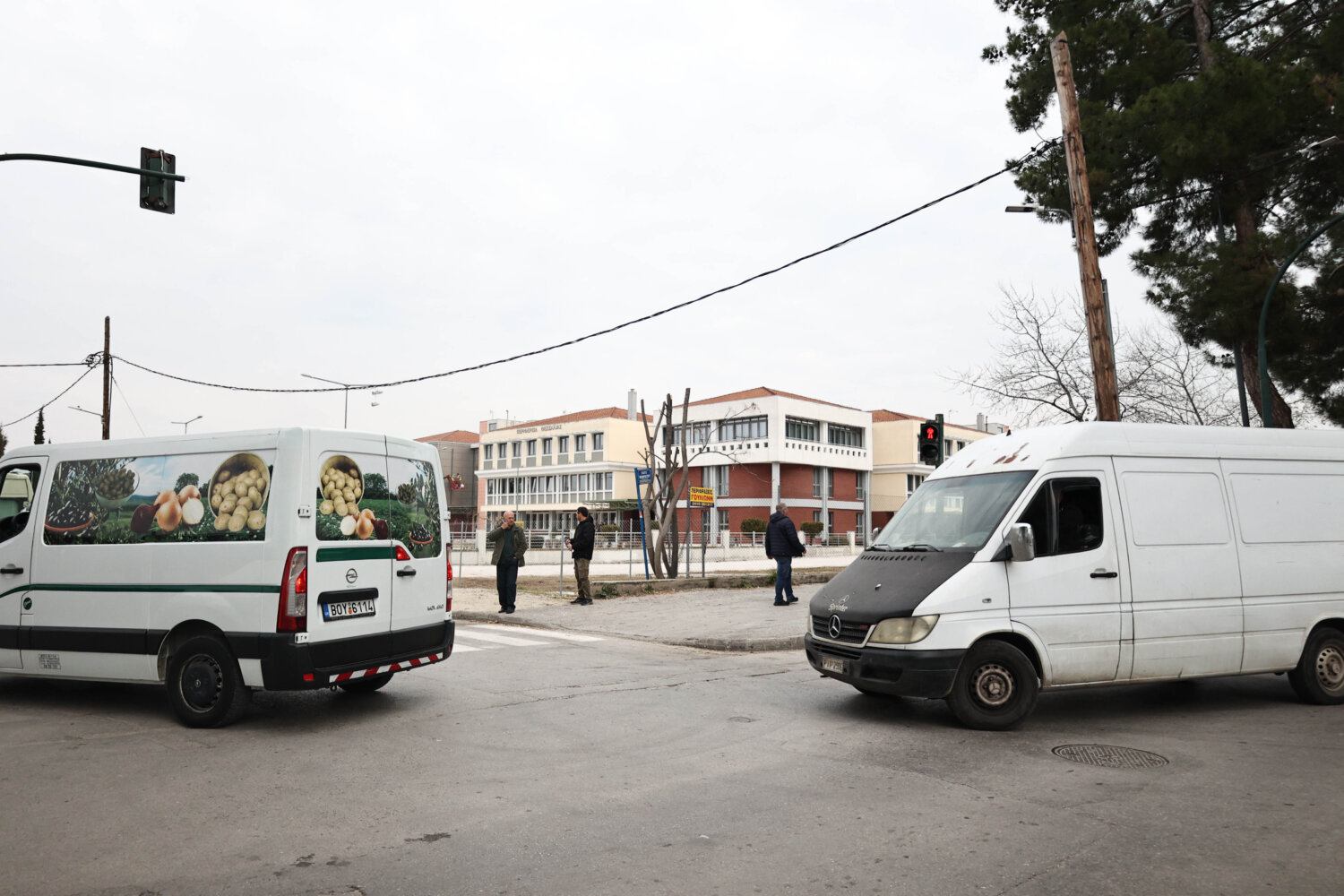 Λάρισα: Στην Περιφέρεια Θεσσαλίας οι παραγωγοί λαϊκών αγορών - Μιλούν ...