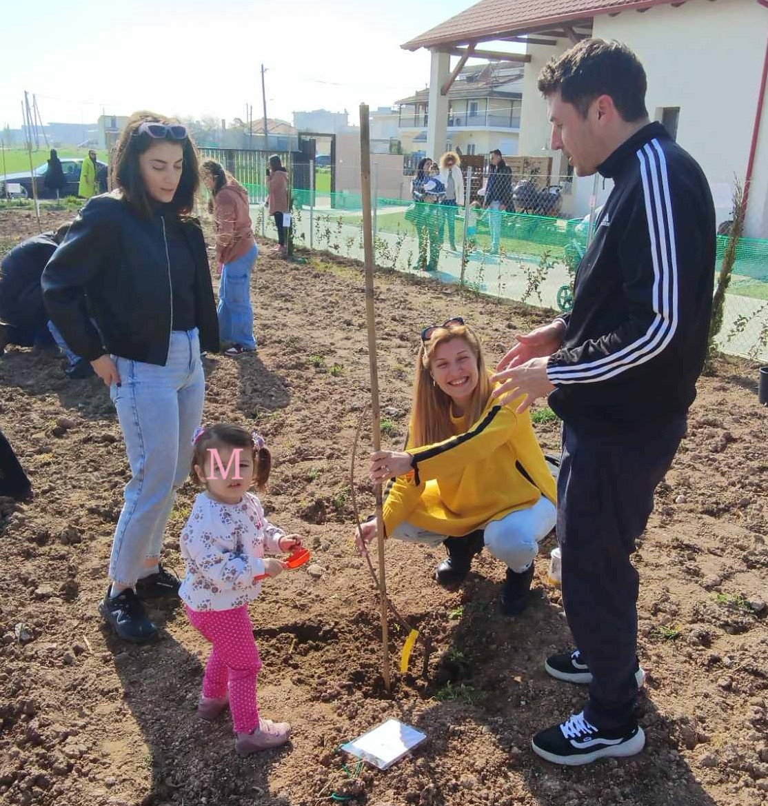 Μια δενδροφύτευση σαν γιορτή στο Montessori Farm School - larissanet.gr