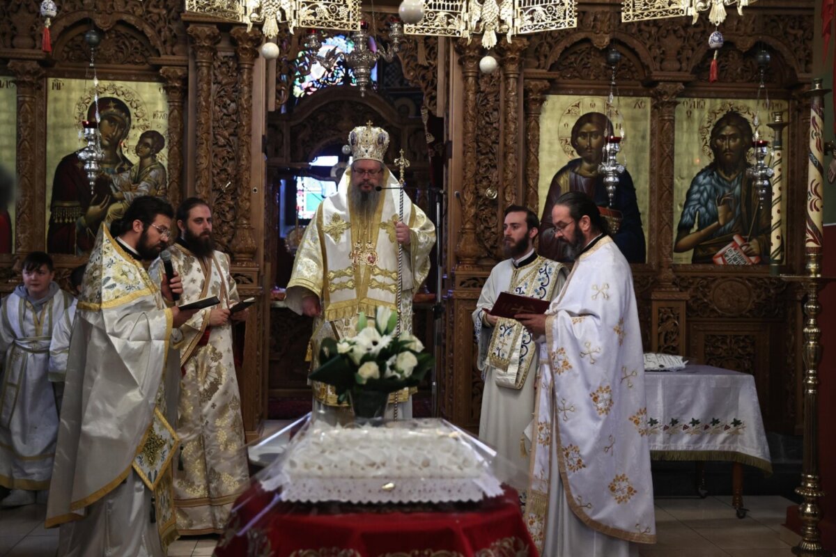 Μνημόσυνο για τις ψυχές που χάθηκαν στην τραγωδία των Τεμπών τελέστηκε ...