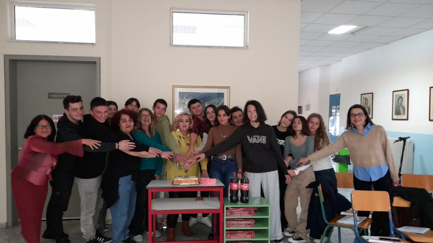Έκοψε βασιλόπιτα η θεατρική ομάδα του 12ου Γενικού Λυκείου Λάρισας ...
