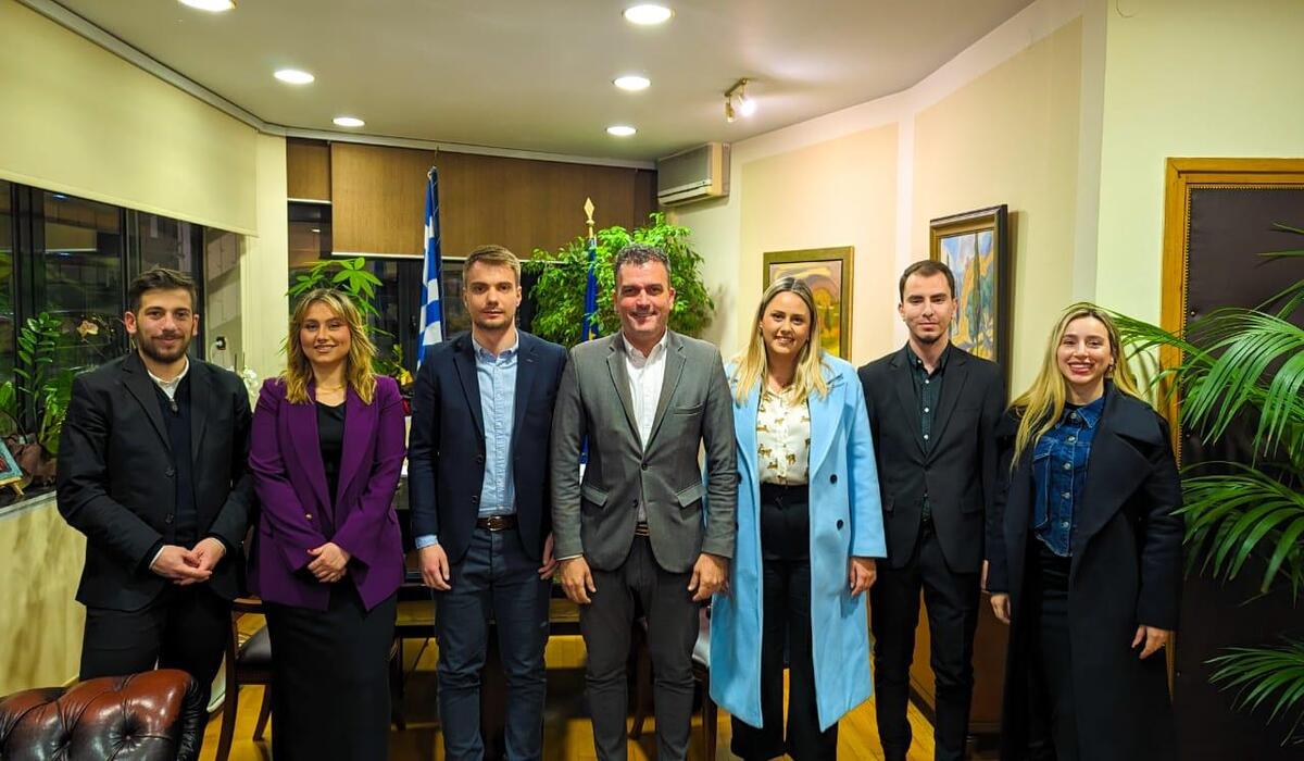 Με το Προεδρείο του Δημοτικού Συμβουλίου Νεολαίας Δήμου Λαρισαίων ...