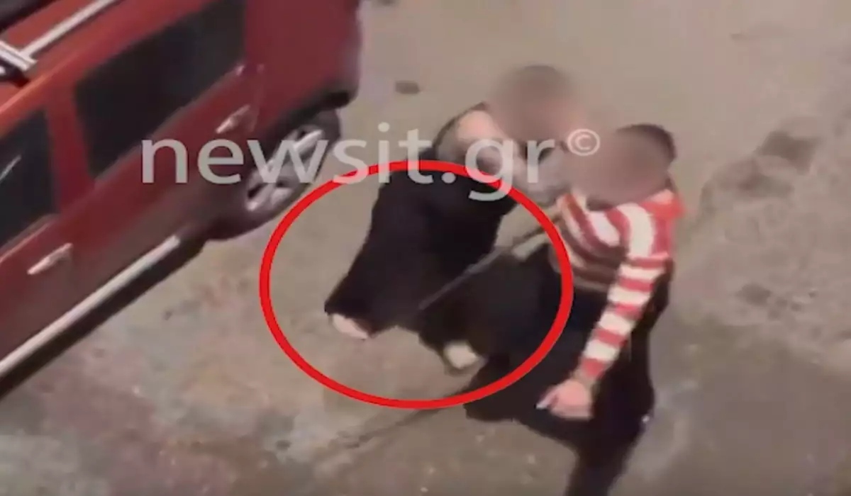 Τσακώθηκαν, πήρε το όπλο και άρχισε να τους κυνηγάει στο κέντρο της ...