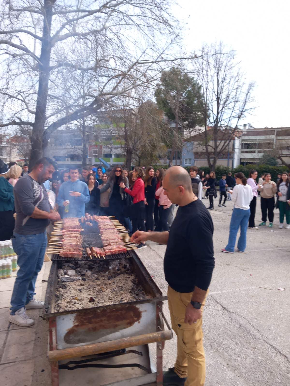 Τσικνοπέμπτη στο 6ο Γυμνάσιο Λάρισας - larissanet.gr
