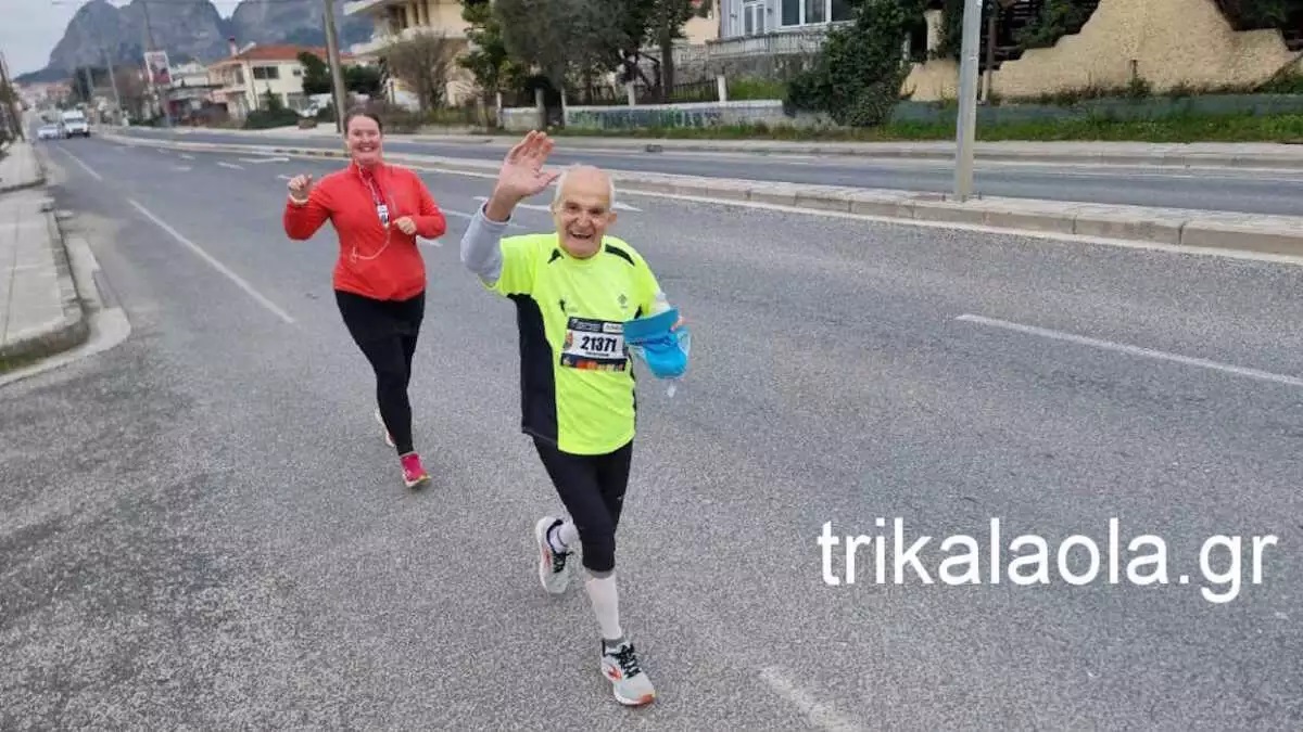 Ημιμαραθώνιος 2024: 88 ετών ο μεγαλύτερος δρομέας που έκανε τη διαδρομή ...