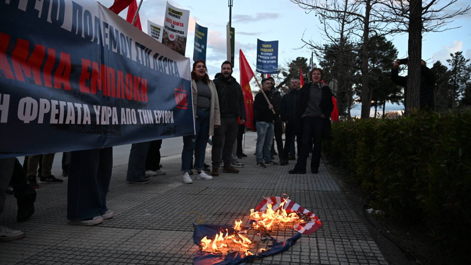 Συγκέντρωση ΚΚΕ στη Λάρισα: Aιφνιδιαστική παρέμβαση στο ξενοδοχείο όπου ...