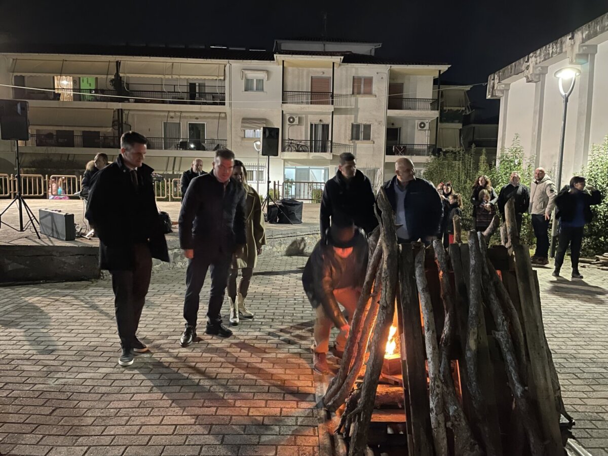 ΚΑΤΑΝΤΙΑ! Στη Λάρισα, στον Τυρνάβο και σε πολλές πόλεις αναβιώνουν ...