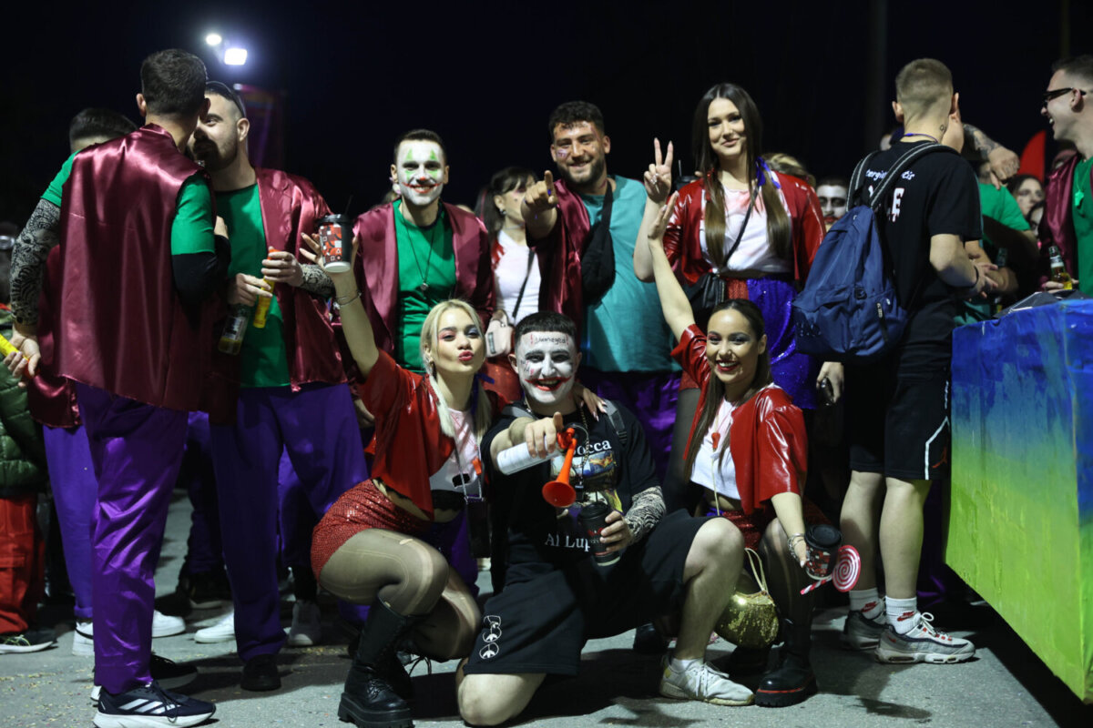 Τρελό κέφι και χορός στο Καρναβάλι Τυρνάβου - Εντυπωσιακές εικόνες από ...