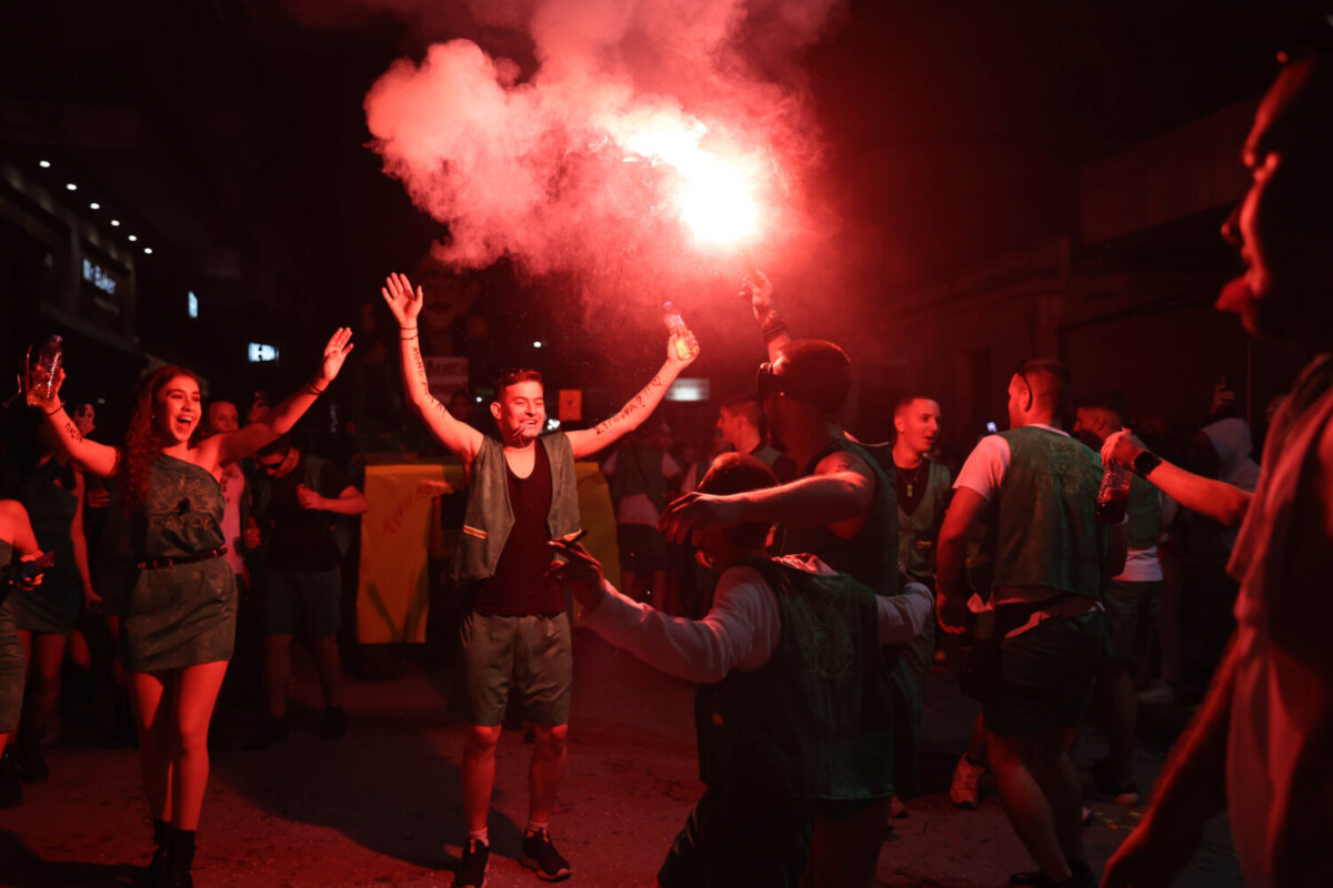 Τρελό κέφι και χορός στο Καρναβάλι Τυρνάβου - Εντυπωσιακές εικόνες από ...