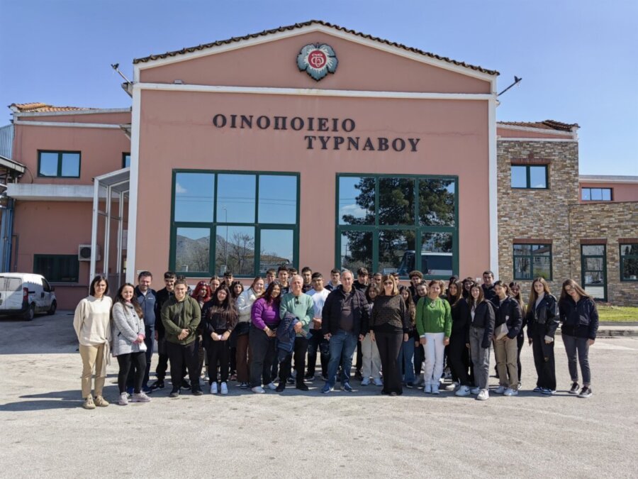 Σπουδαστές από την Κύπρο στο Οινοποιείο Τυρνάβου - larissanet.gr