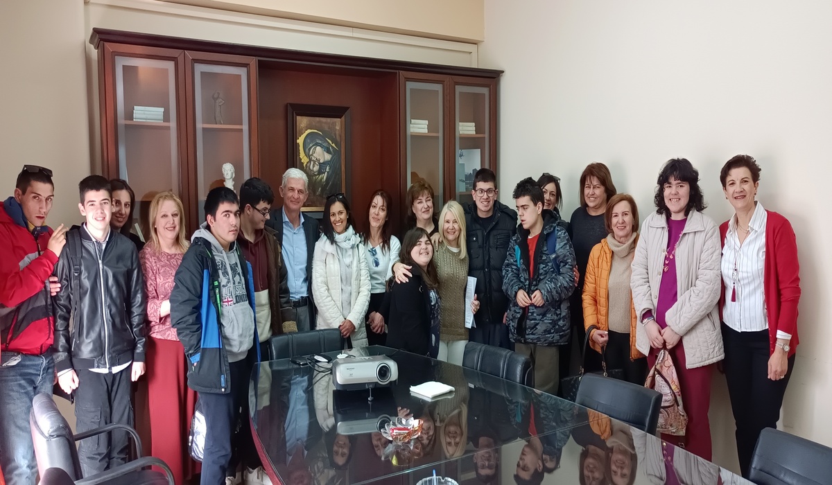 Μαθητές του ΕΕΕΕΚ Λάρισας στη Διεύθυνση Δευτεροβάθμιας Εκπαίδευσης ...