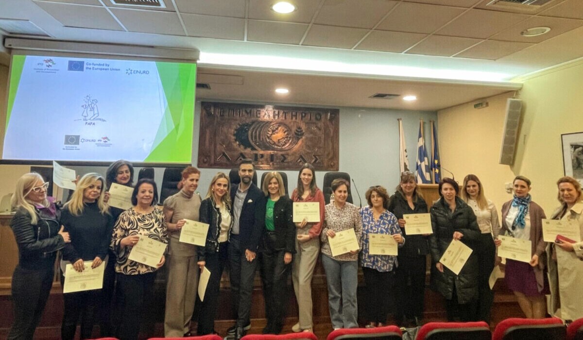 Λάρισα: Απονομή βεβαιώσεων παρακολούθησης του δωρεάν τετράμηνου ...