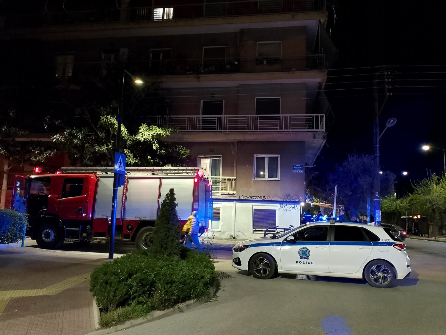 Καπνοί σε υπόγειο διαμέρισμα στη Λάρισα - Ελεγχόμενη η κατάσταση (φωτ ...