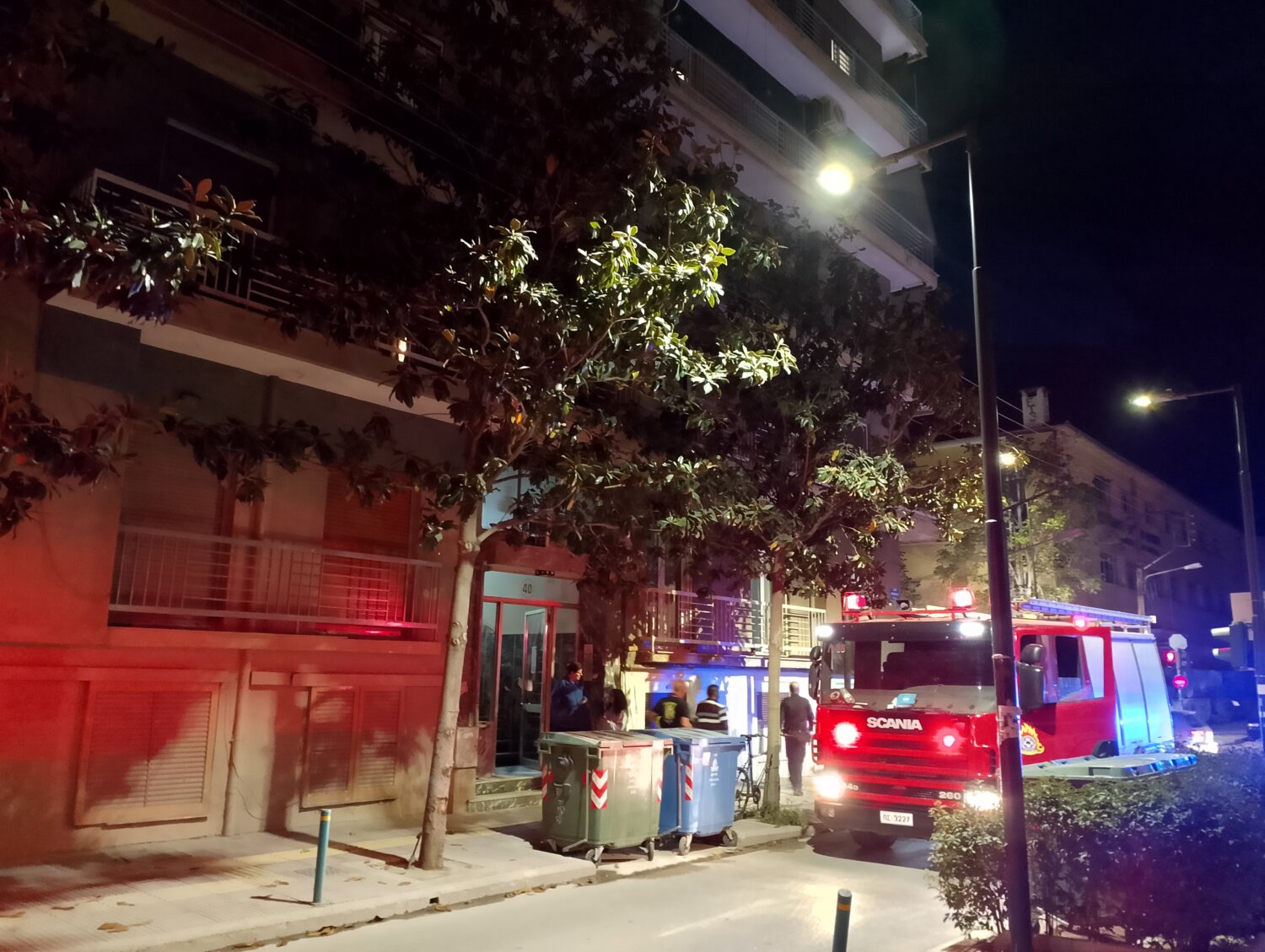 Καπνοί σε υπόγειο διαμέρισμα στη Λάρισα - Ελεγχόμενη η κατάσταση (φωτ ...