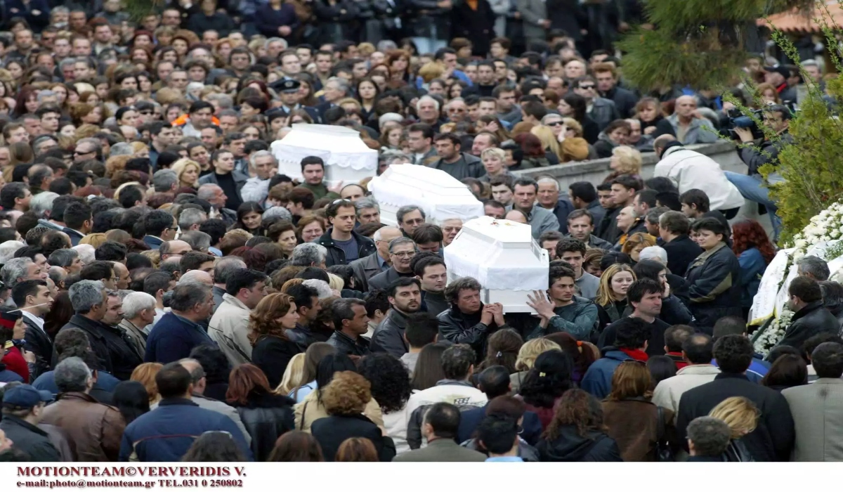 Σαν σήμερα η τραγωδία στα Τέμπη με τους 21 νεκρούς μαθητές που ...