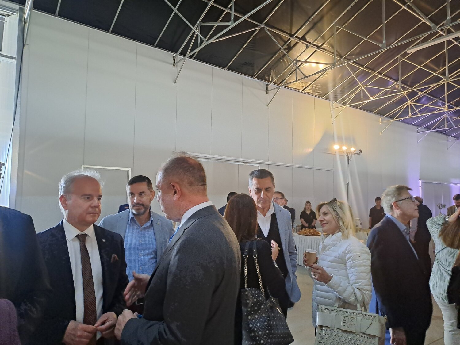 Στην παρουσίαση της καθετοποιημένης μονάδας φαρμακευτικής κάνναβης ...