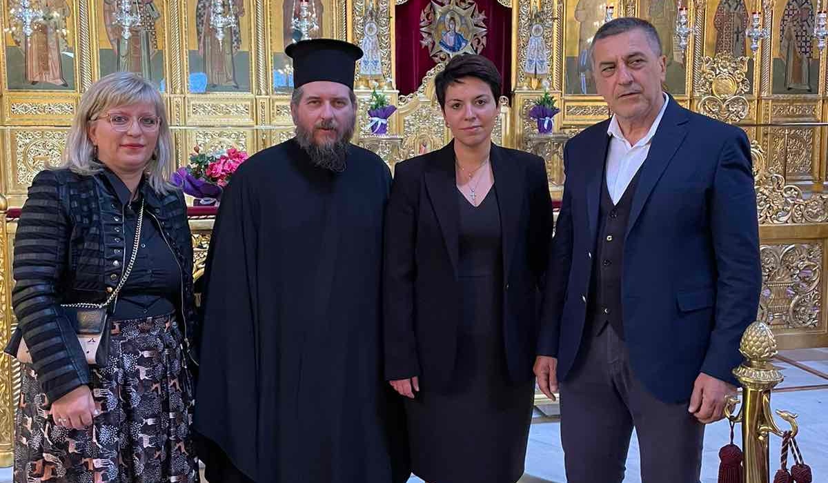 Στον Άγιο Νικόλαο προσκύνησε τον Επιτάφιο ο Δ. Κουρέτας - larissanet.gr