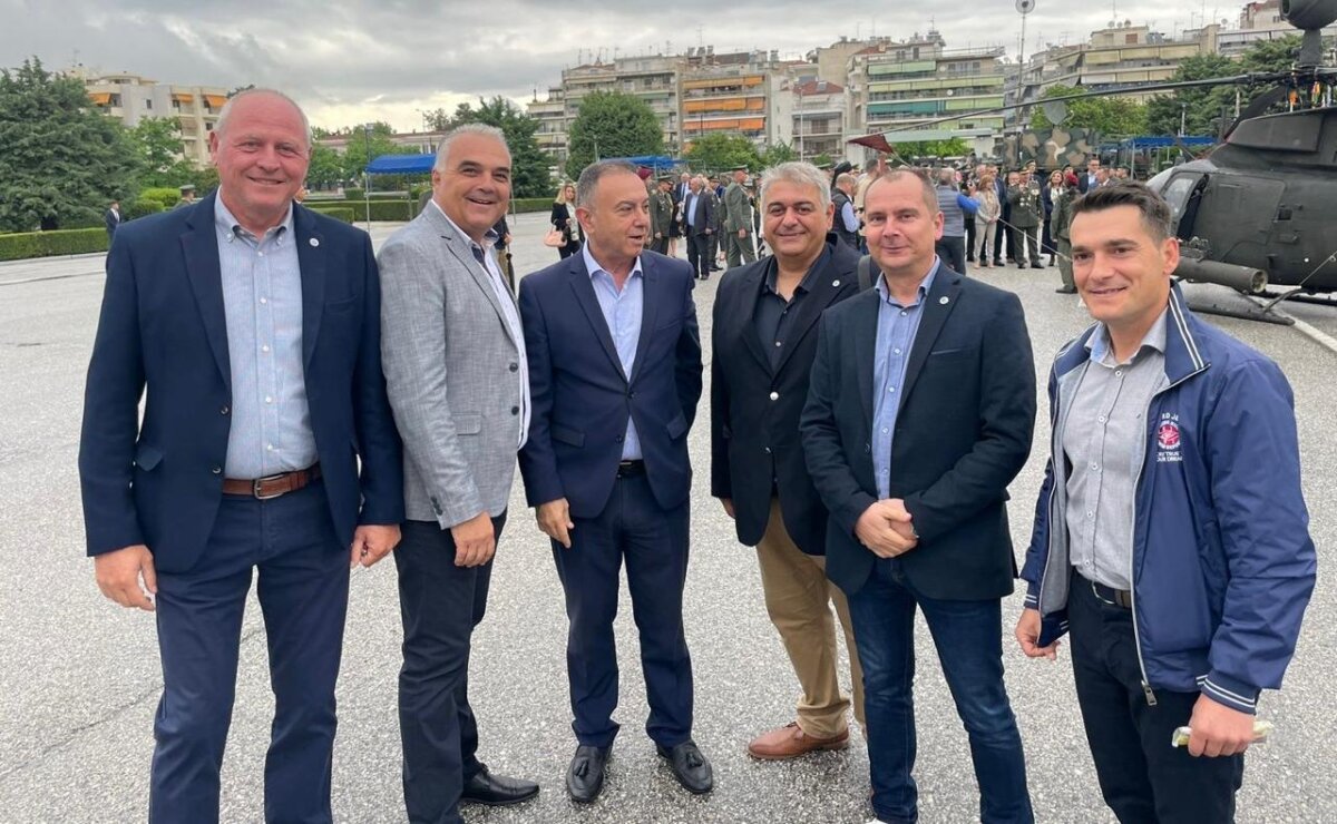 Με το χαμόγελο στα χείλη… - larissanet.gr