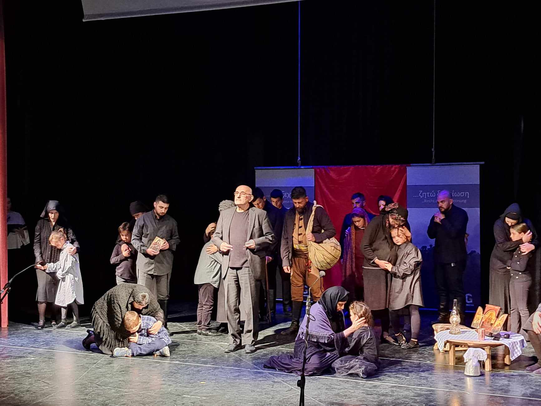 Θεατρική παράσταση από τον Μορφωτικό Σύλλογο Ποντίων Φοιτητών (φωτ ...