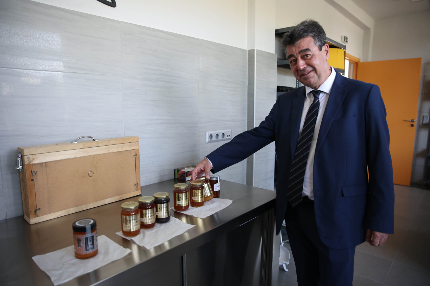 Εγκαινιάστηκε το εργαστήριο εφαρμοσμένης μελισσοκομίας (φωτ. & βίντεο ...