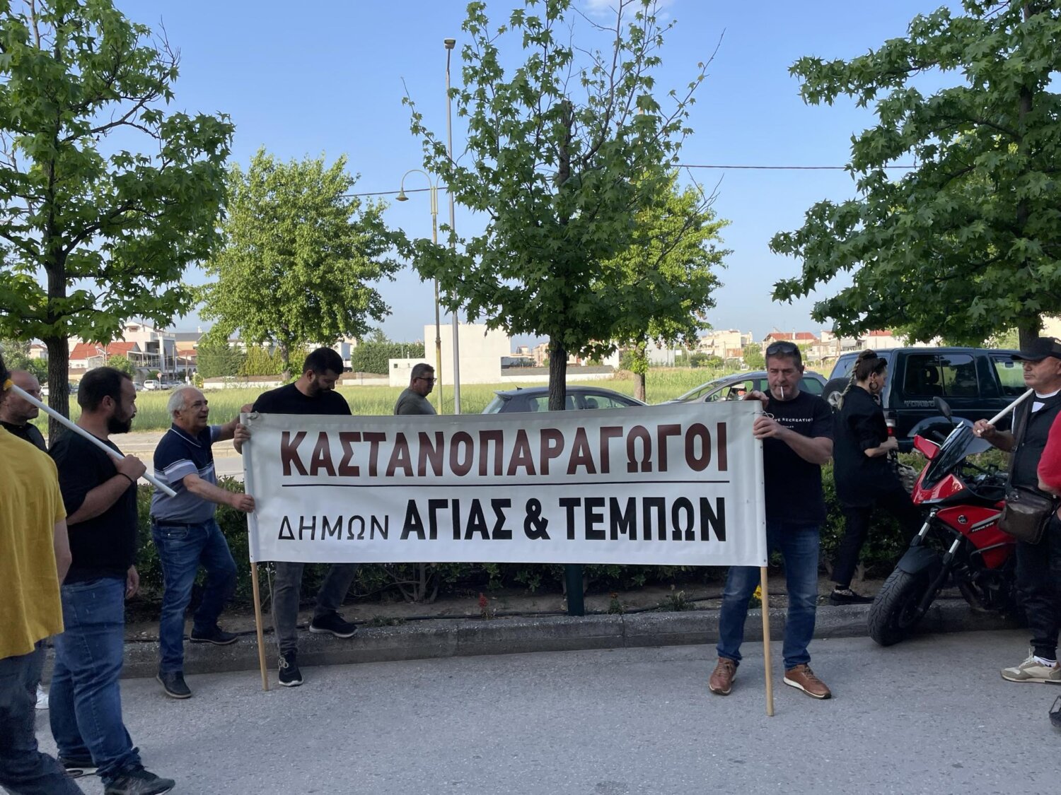 Οι αγρότες της Αγιάς καταγγέλλουν την καταστολή από τις αστυνομικές ...