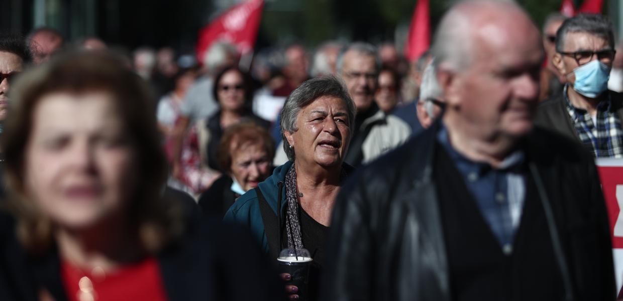 Στο μισό οι συντάξεις χηρείας - Η μείωση 50% μπορεί να οδηγήσει ακόμα ...