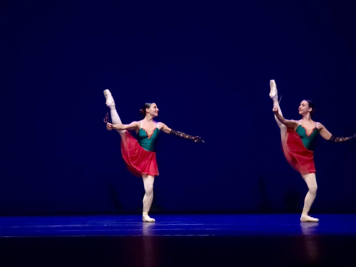 Στο 1ο Φεστιβάλ Έντεχνου Χορού του Σ.Ι.Σ.Χ.Ε. η Δημοτική Σχολή Μπαλέτου ...