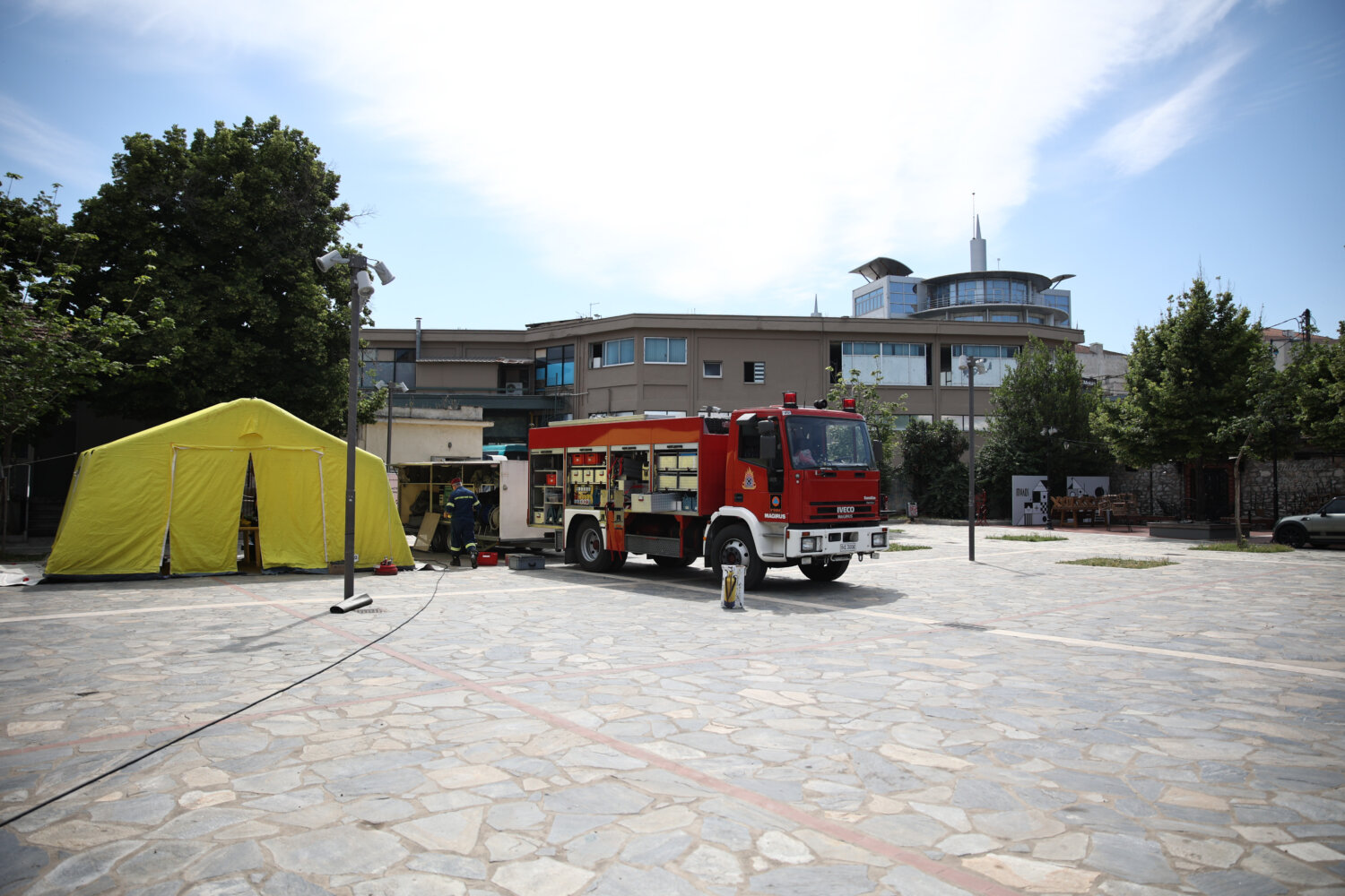 Λάρισα: Κινητοποίηση της Πυροσβεστικής για... αποστολή φακέλου με σκόνη ...