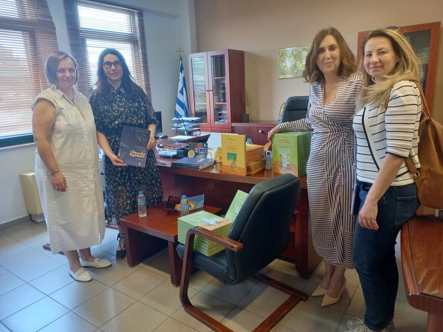 Δωρεά εκπαιδευτικών βιβλίων στη Διεύθυνση Πρωτοβάθμιας Εκπαίδευσης ...