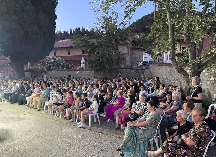 Με μεγάλη επιτυχία πραγματοποιήθηκε η συναυλία της Μικτής Χορωδίας του ...