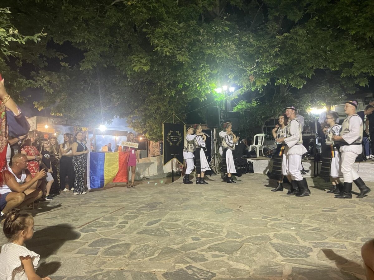 Με μεγάλη επιτυχία κινείται το 7ο Διεθνές Φεστιβάλ Παραδοσιακού Χορού ...