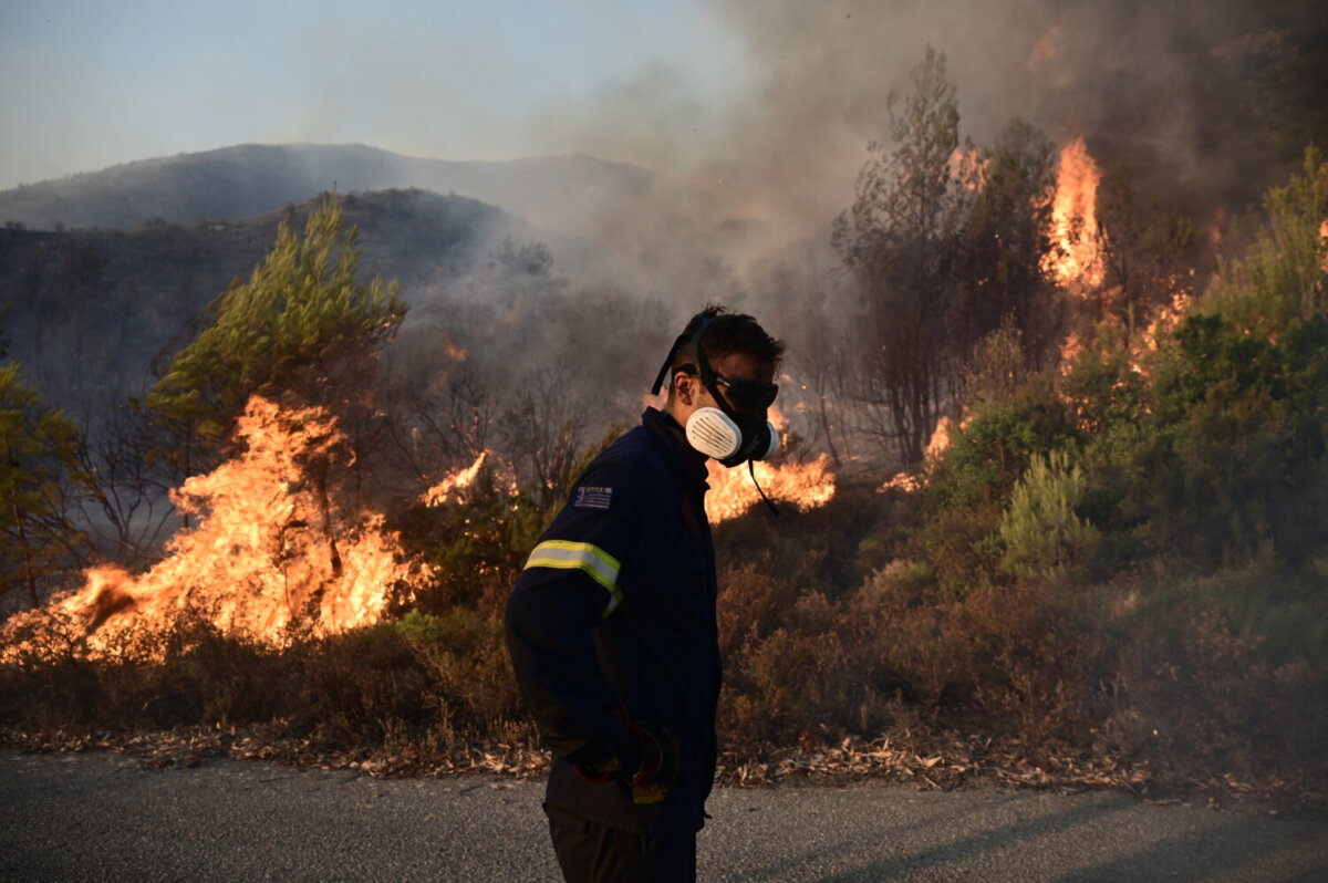 Πύρινο μέτωπο 30 χιλιομέτρων στη βορειοανατολική Αττική – Σοκάρει ο ...