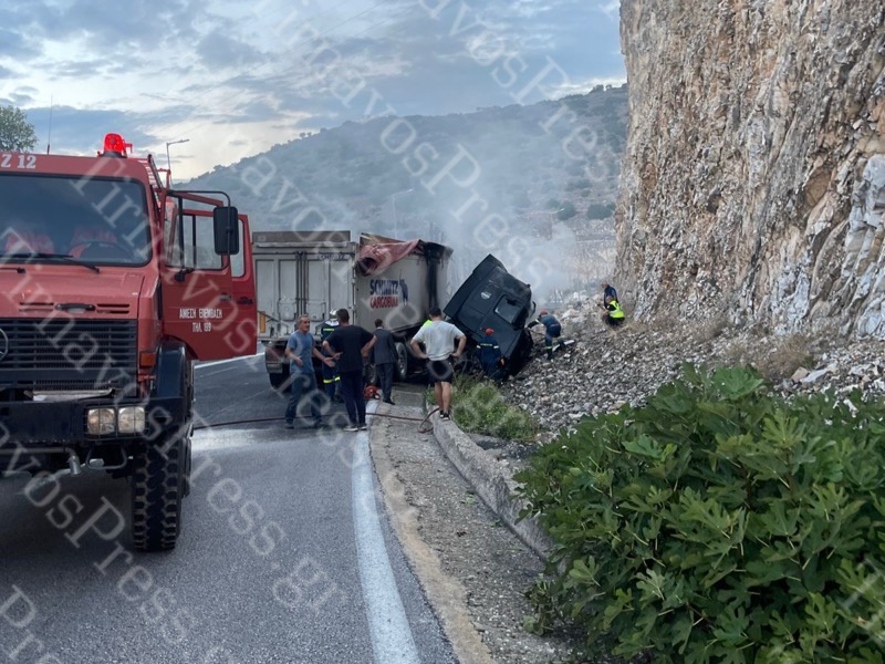 Νεκρός ο οδηγός της νταλίκας που ανετράπη - Αναμένεται η ταυτοποίηση ...