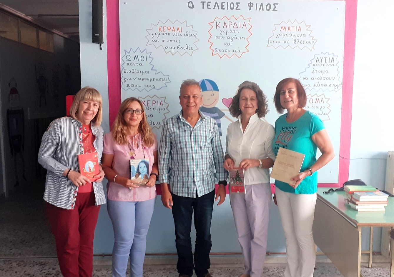 Το ΠΟΚΕΛ πρόσφερε βιβλία στο 17ο Δημοτικό Σχολείο Λάρισας - larissanet.gr