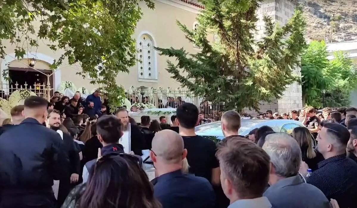 Ναύπλιο: Σε κλίμα οδύνης η κηδεία του 14χρονου Άγγελου που έπεσε στο ...