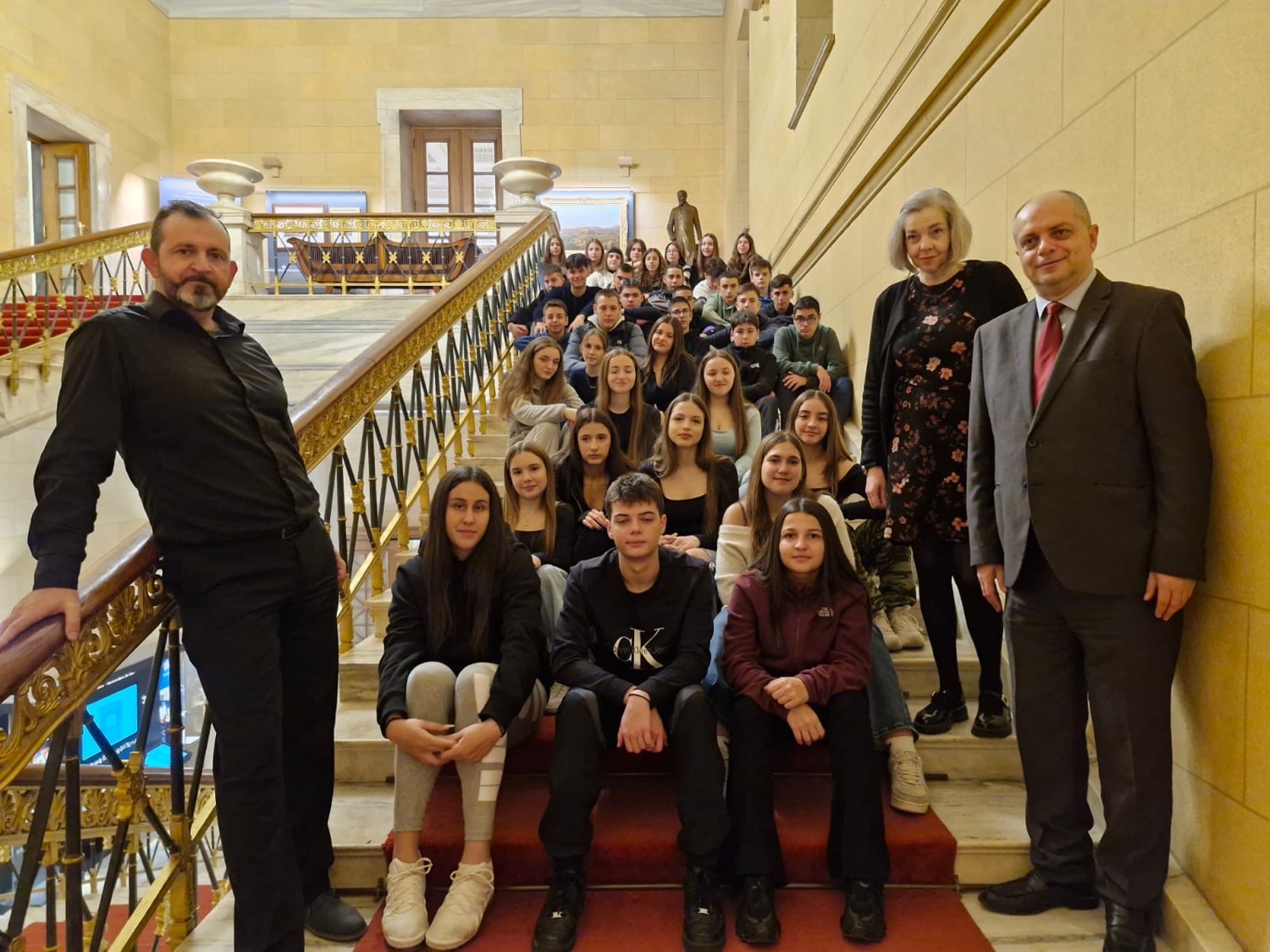 Η Γ΄τάξη του 15ου Γυμνασίου Λάρισας στη Βουλή των Ελλήνων - larissanet.gr