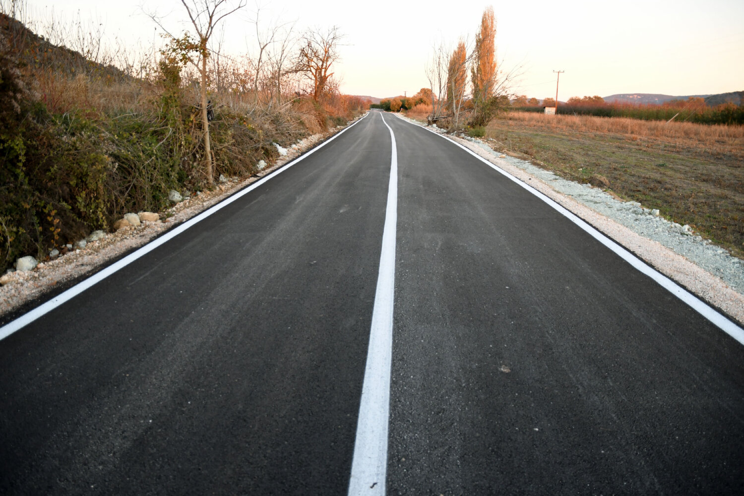 Ασφαλτοστρώσεις αγροτικών δρόμων στην Αγιά - larissanet.gr