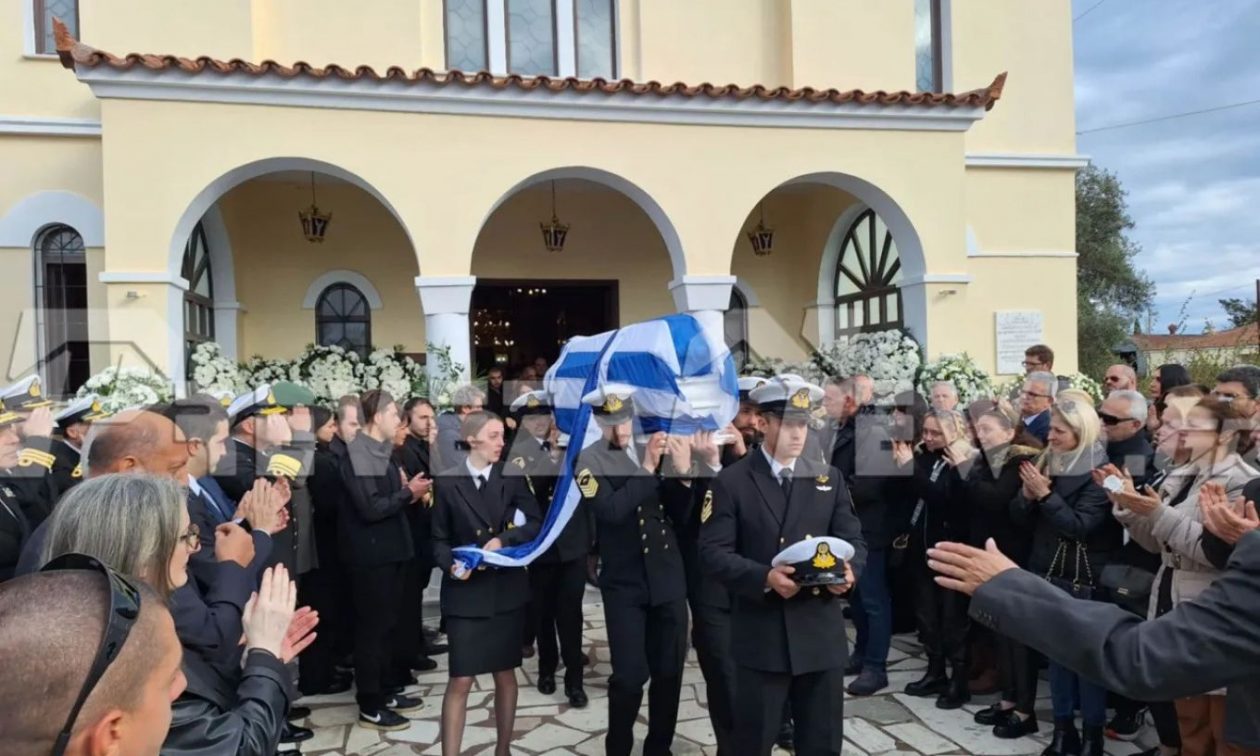 Πρέβεζα: Το τελευταίο αντίο στον 21χρονο καταδρομέα - Απαρηγόρητη η ...
