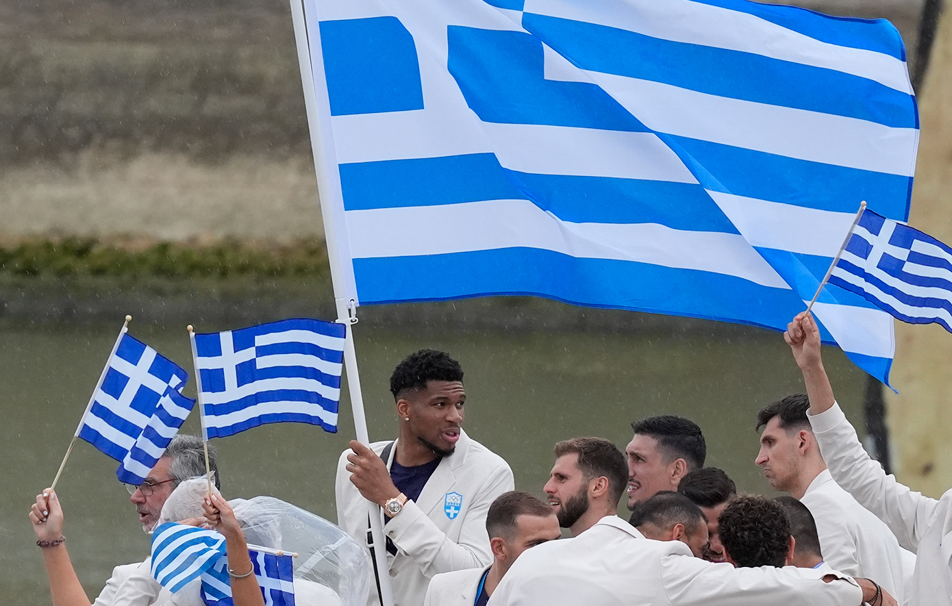 Γιάννης Αντετοκούνμπο: Θα ήθελα να ξανακρατήσω τη σημαία της Ελλάδας σε ...